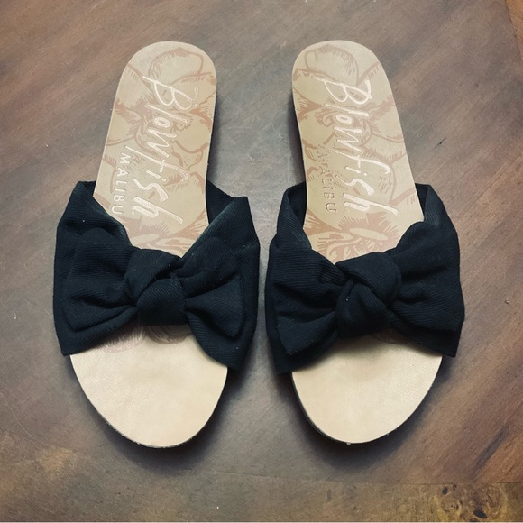 Blowfish | Shoes | Blowfish Malibu Black And Tan Slide Sandals With Bow ...